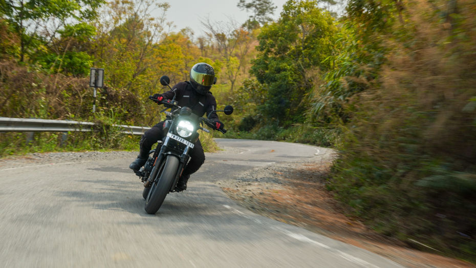 Royal Enfield Guerrilla 450 Price 2026 - Mileage, Colours, Images ...